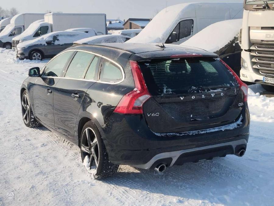 Melns Volvo V60 2016 Tauragė, ar dzinēja tilpumu 2.00 L un nobraukumu 260 tūkst. km par 7200 €, foto 4 vietnē AUTOMOTO.COM.LV