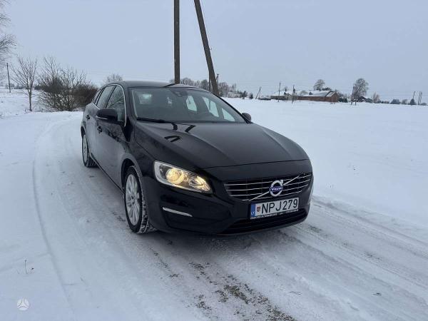 Melns Volvo V60 2016 Alīta, ar dzinēja tilpumu 0.00 L un nobraukumu 237 tūkst. km par 6750 €, foto 1 vietnē AUTOMOTO.COM.LV