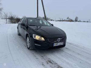 Melns Volvo V60 2016 Alīta, ar dzinēja tilpumu 0.00 L un nobraukumu 237 tūkst. km par 6750 €, foto  vietnē AUTOMOTO.COM.LV