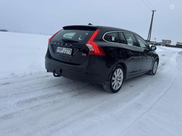 Melns Volvo V60 2016 Alīta, ar dzinēja tilpumu 0.00 L un nobraukumu 237 tūkst. km par 6750 €, foto 5 vietnē AUTOMOTO.COM.LV