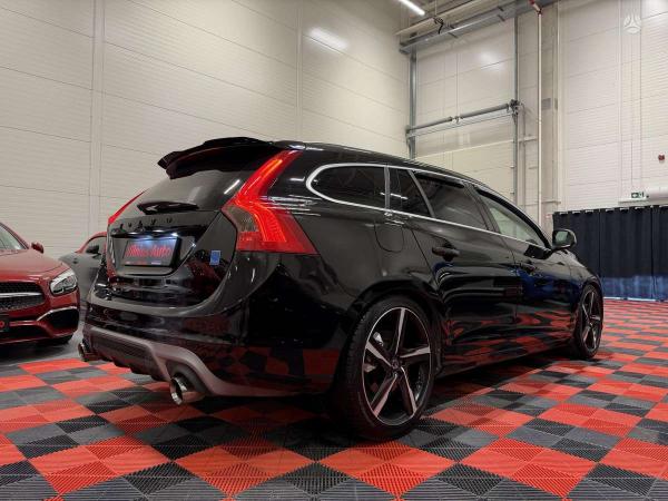 Black Volvo V60 2016 in Vilnius, with an engine capacity of 2.95 L and mileage of 280 thousand km for 15000 €, photo 4 on AUTOMOTO.COM.LV