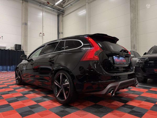 Black Volvo V60 2016 in Vilnius, with an engine capacity of 2.95 L and mileage of 280 thousand km for 15000 €, photo 6 on AUTOMOTO.COM.LV