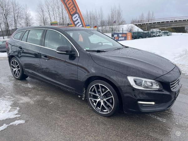 Melns Volvo V60 2016 Kauņa, ar dzinēja tilpumu 1.97 L un nobraukumu 287 tūkst. km par 6750 €, foto 2 vietnē AUTOMOTO.COM.LV