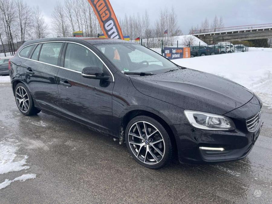 Melns Volvo V60 2016 Kauņa, ar dzinēja tilpumu 1.97 L un nobraukumu 287 tūkst. km par 6750 €, foto 2 vietnē AUTOMOTO.COM.LV