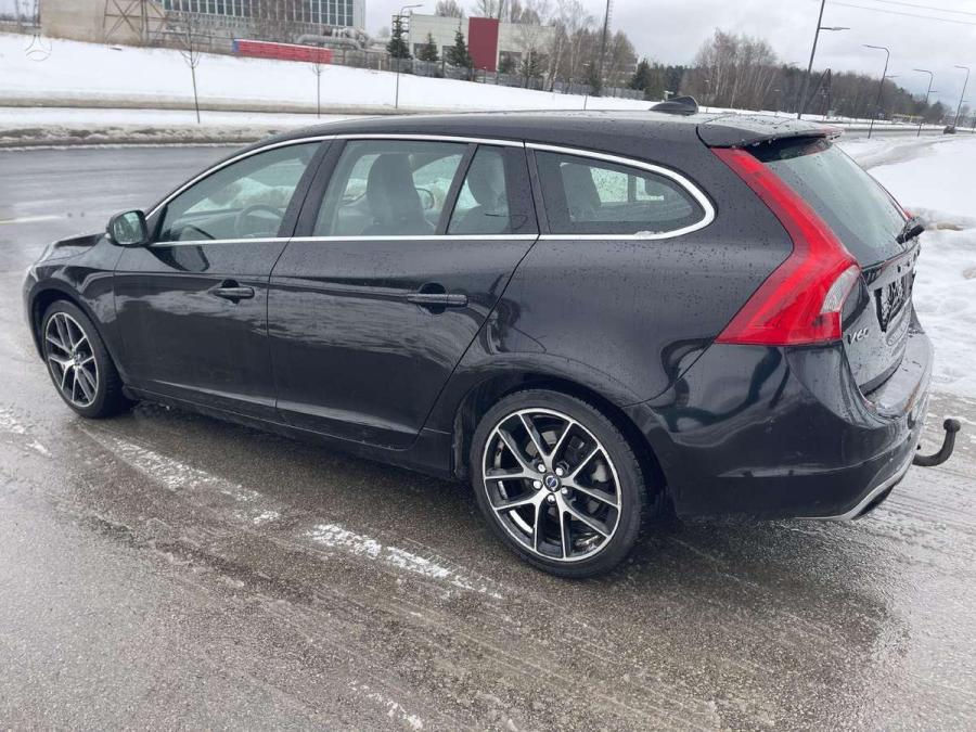 Melns Volvo V60 2016 Kauņa, ar dzinēja tilpumu 1.97 L un nobraukumu 287 tūkst. km par 6750 €, foto 9 vietnē AUTOMOTO.COM.LV