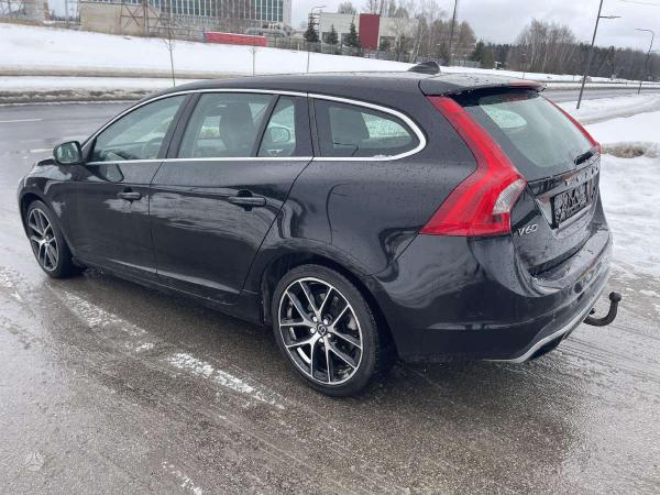 Melns Volvo V60 2016 Kauņa, ar dzinēja tilpumu 1.97 L un nobraukumu 287 tūkst. km par 6750 €, foto 10 vietnē AUTOMOTO.COM.LV