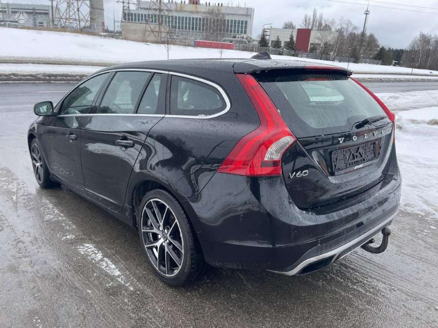 Melns Volvo V60 2016 Kauņa, ar dzinēja tilpumu 1.97 L un nobraukumu 287 tūkst. km par 6750 €, foto 11 vietnē AUTOMOTO.COM.LV