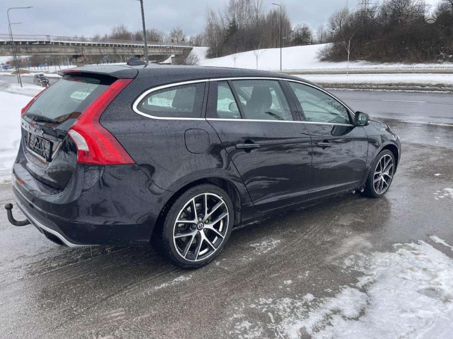 Melns Volvo V60 2016 Kauņa, ar dzinēja tilpumu 1.97 L un nobraukumu 287 tūkst. km par 6750 €, foto 14 vietnē AUTOMOTO.COM.LV