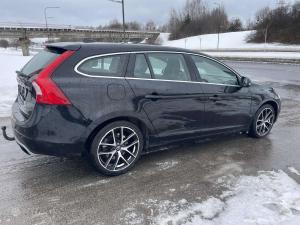 Melns Volvo V60 2016 Kauņa, ar dzinēja tilpumu 1.97 L un nobraukumu 287 tūkst. km par 6750 €, foto 15 vietnē AUTOMOTO.COM.LV