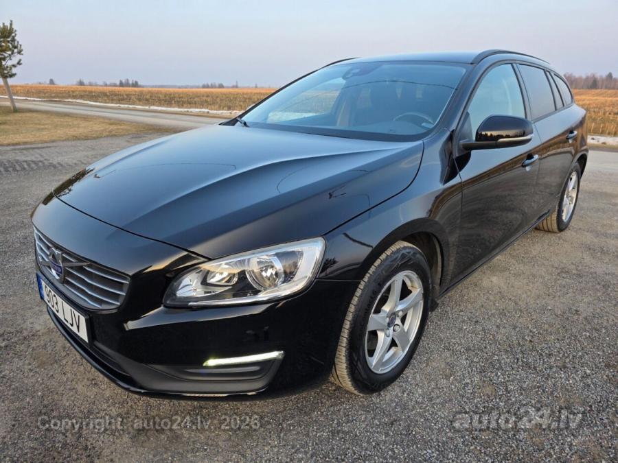 Melns Volvo V60 2016 Paide, ar dzinēja tilpumu 2.00 L un nobraukumu 272 tūkst. km par 7890 €, foto 1 vietnē AUTOMOTO.COM.LV