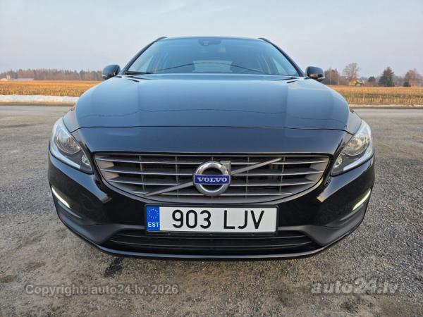 Melns Volvo V60 2016 Paide, ar dzinēja tilpumu 2.00 L un nobraukumu 272 tūkst. km par 7890 €, foto 2 vietnē AUTOMOTO.COM.LV