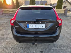 Melns Volvo V60 2016 Paide, ar dzinēja tilpumu 2.00 L un nobraukumu 272 tūkst. km par 7890 €, foto 6 vietnē AUTOMOTO.COM.LV