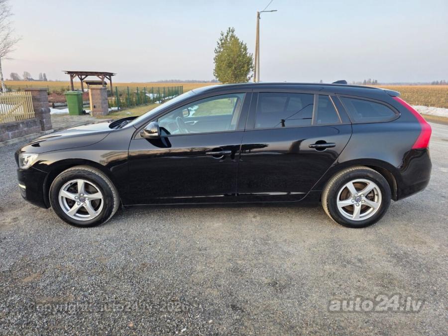 Melns Volvo V60 2016 Paide, ar dzinēja tilpumu 2.00 L un nobraukumu 272 tūkst. km par 7890 €, foto 8 vietnē AUTOMOTO.COM.LV
