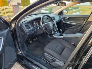 Melns Volvo V60 2016 Paide, ar dzinēja tilpumu 2.00 L un nobraukumu 272 tūkst. km par 7890 €, foto 10 vietnē AUTOMOTO.COM.LV