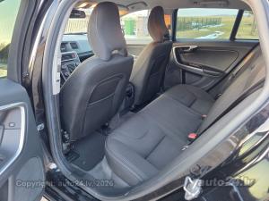 Melns Volvo V60 2016 Paide, ar dzinēja tilpumu 2.00 L un nobraukumu 272 tūkst. km par 7890 €, foto 12 vietnē AUTOMOTO.COM.LV