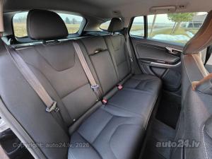 Melns Volvo V60 2016 Paide, ar dzinēja tilpumu 2.00 L un nobraukumu 272 tūkst. km par 7890 €, foto 18 vietnē AUTOMOTO.COM.LV