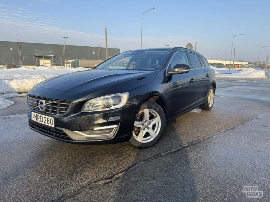 Melns Volvo V60 2016 Panevēža, ar dzinēja tilpumu 2.00 L un nobraukumu 283 tūkst. km par 8500 €, foto 1 vietnē AUTOMOTO.COM.LV