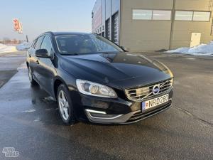 Melns Volvo V60 2016 Panevēža, ar dzinēja tilpumu 2.00 L un nobraukumu 283 tūkst. km par 8500 €, foto 2 vietnē AUTOMOTO.COM.LV