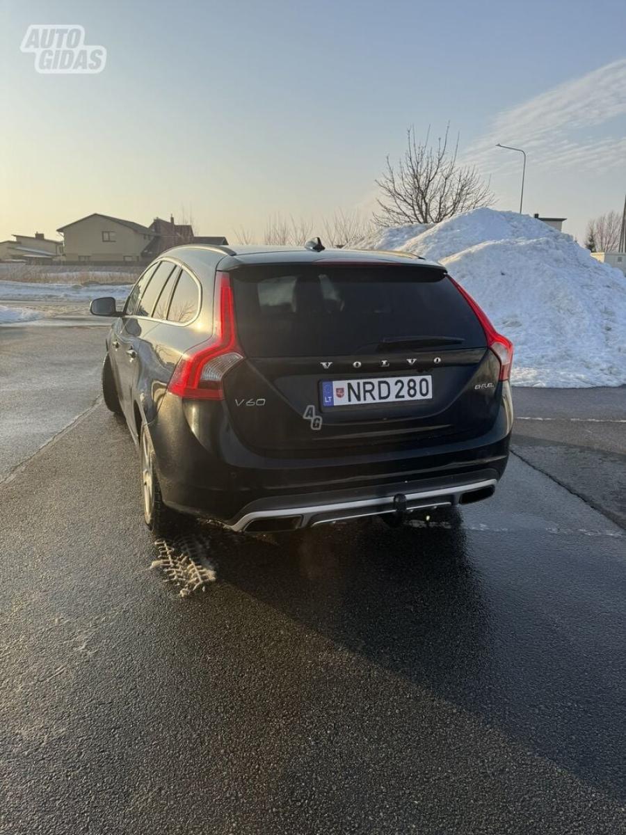 Melns Volvo V60 2016 Panevēža, ar dzinēja tilpumu 2.00 L un nobraukumu 283 tūkst. km par 8500 €, foto 5 vietnē AUTOMOTO.COM.LV