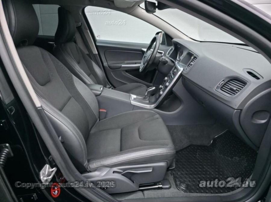 Черный Вольво B60 2016 в Таллин, объемом двигателя 2.00 л и пробегом 211 тыс. км за 9899 €, фото 17 на AUTOMOTO.COM.LV