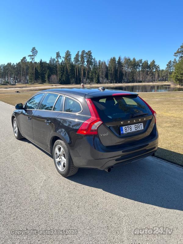 Melns Volvo V60 2016 Tallina, ar dzinēja tilpumu 1.50 L un nobraukumu 110 tūkst. km par 12500 €, foto 1 vietnē AUTOMOTO.COM.LV