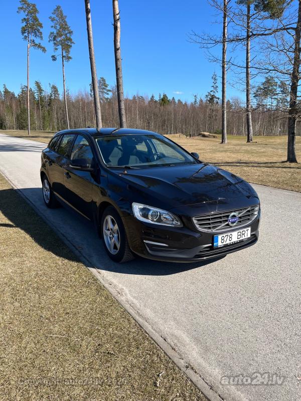Melns Volvo V60 2016 Tallina, ar dzinēja tilpumu 1.50 L un nobraukumu 110 tūkst. km par 12500 €, foto 2 vietnē AUTOMOTO.COM.LV
