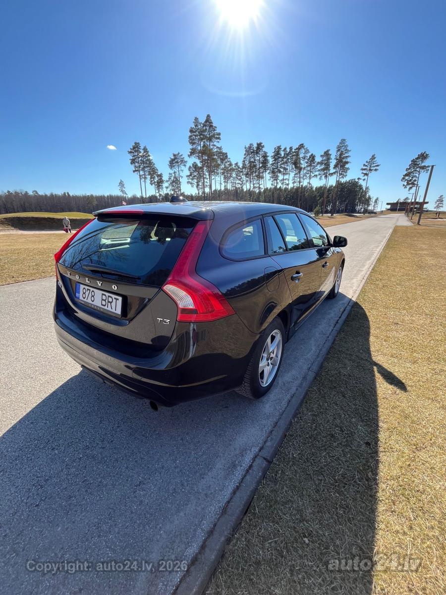 Melns Volvo V60 2016 Tallina, ar dzinēja tilpumu 1.50 L un nobraukumu 110 tūkst. km par 12500 €, foto 7 vietnē AUTOMOTO.COM.LV