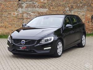 Melns Volvo V60 2016 Viļņa, ar dzinēja tilpumu 2.00 L un nobraukumu 292 tūkst. km par 6600 €, foto 3 vietnē AUTOMOTO.COM.LV