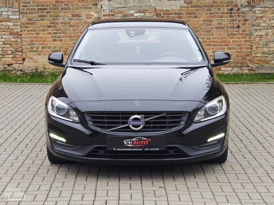 Melns Volvo V60 2016 Viļņa, ar dzinēja tilpumu 2.00 L un nobraukumu 292 tūkst. km par 6600 €, foto 4 vietnē AUTOMOTO.COM.LV