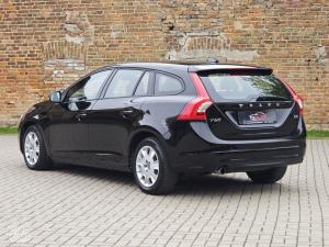 Melns Volvo V60 2016 Viļņa, ar dzinēja tilpumu 2.00 L un nobraukumu 292 tūkst. km par 6600 €, foto 5 vietnē AUTOMOTO.COM.LV