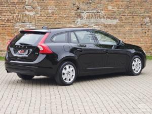 Melns Volvo V60 2016 Viļņa, ar dzinēja tilpumu 2.00 L un nobraukumu 292 tūkst. km par 6600 €, foto 6 vietnē AUTOMOTO.COM.LV