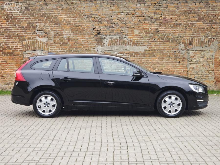 Melns Volvo V60 2016 Viļņa, ar dzinēja tilpumu 2.00 L un nobraukumu 292 tūkst. km par 6600 €, foto 7 vietnē AUTOMOTO.COM.LV