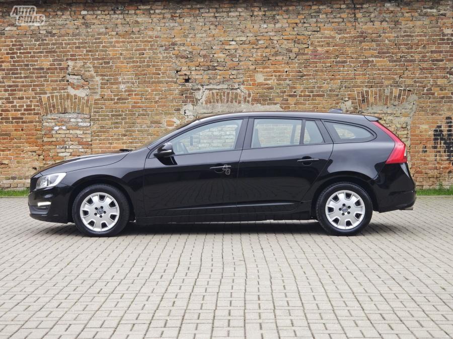 Melns Volvo V60 2016 Viļņa, ar dzinēja tilpumu 2.00 L un nobraukumu 292 tūkst. km par 6600 €, foto 8 vietnē AUTOMOTO.COM.LV