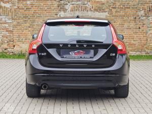 Melns Volvo V60 2016 Viļņa, ar dzinēja tilpumu 2.00 L un nobraukumu 292 tūkst. km par 6600 €, foto 9 vietnē AUTOMOTO.COM.LV