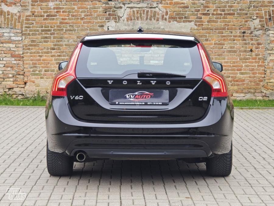 Melns Volvo V60 2016 Viļņa, ar dzinēja tilpumu 2.00 L un nobraukumu 292 tūkst. km par 6600 €, foto 9 vietnē AUTOMOTO.COM.LV
