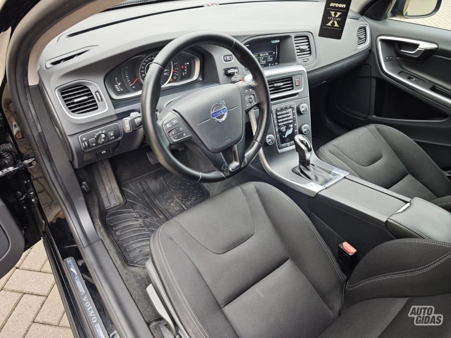 Melns Volvo V60 2016 Viļņa, ar dzinēja tilpumu 2.00 L un nobraukumu 292 tūkst. km par 6600 €, foto 13 vietnē AUTOMOTO.COM.LV