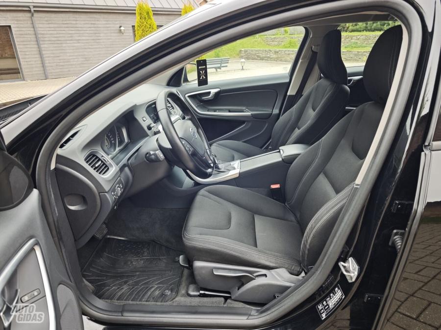 Melns Volvo V60 2016 Viļņa, ar dzinēja tilpumu 2.00 L un nobraukumu 292 tūkst. km par 6600 €, foto 14 vietnē AUTOMOTO.COM.LV