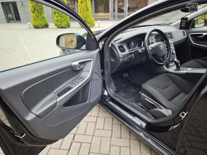 Melns Volvo V60 2016 Viļņa, ar dzinēja tilpumu 2.00 L un nobraukumu 292 tūkst. km par 6600 €, foto 15 vietnē AUTOMOTO.COM.LV