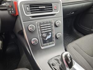 Melns Volvo V60 2016 Viļņa, ar dzinēja tilpumu 2.00 L un nobraukumu 292 tūkst. km par 6600 €, foto 16 vietnē AUTOMOTO.COM.LV