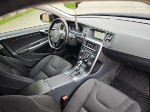 Melns Volvo V60 2016 Viļņa, ar dzinēja tilpumu 2.00 L un nobraukumu 292 tūkst. km par 6600 €, foto 19 vietnē AUTOMOTO.COM.LV