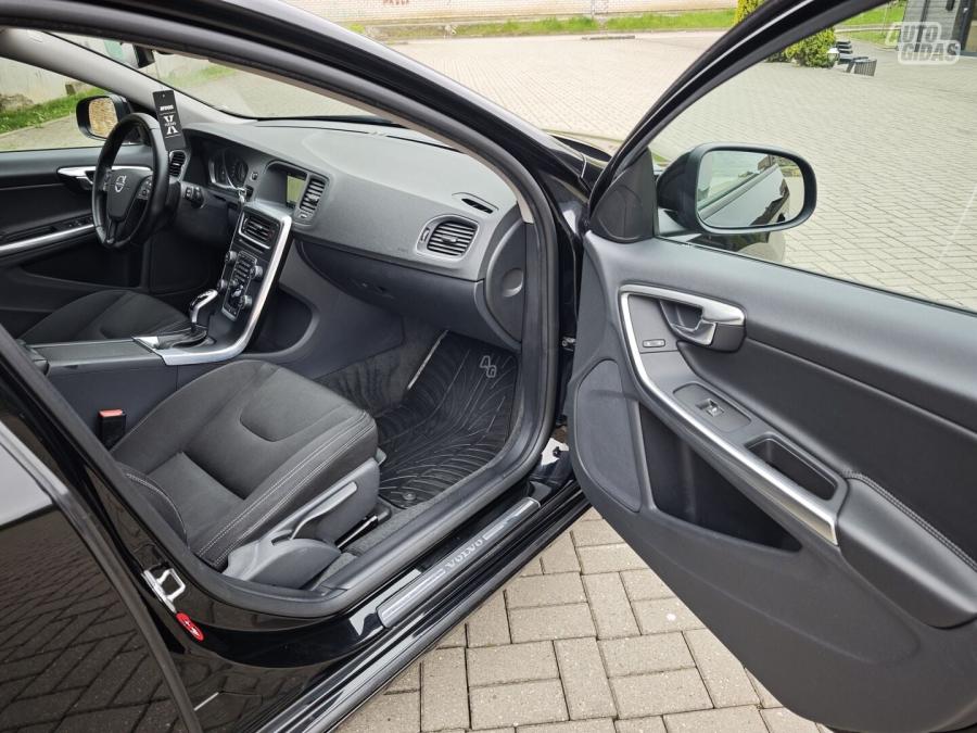 Melns Volvo V60 2016 Viļņa, ar dzinēja tilpumu 2.00 L un nobraukumu 292 tūkst. km par 6600 €, foto 20 vietnē AUTOMOTO.COM.LV