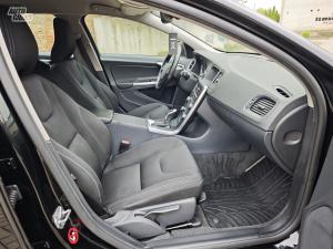 Melns Volvo V60 2016 Viļņa, ar dzinēja tilpumu 2.00 L un nobraukumu 292 tūkst. km par 6600 €, foto 21 vietnē AUTOMOTO.COM.LV