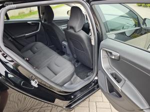 Melns Volvo V60 2016 Viļņa, ar dzinēja tilpumu 2.00 L un nobraukumu 292 tūkst. km par 6600 €, foto 22 vietnē AUTOMOTO.COM.LV