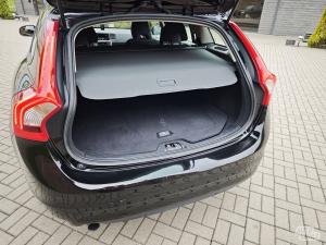 Melns Volvo V60 2016 Viļņa, ar dzinēja tilpumu 2.00 L un nobraukumu 292 tūkst. km par 6600 €, foto 25 vietnē AUTOMOTO.COM.LV