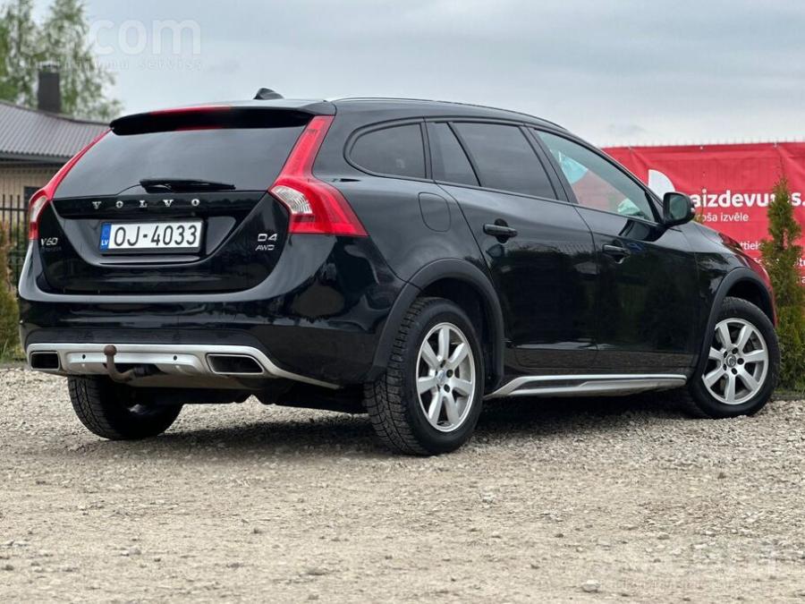 Melns Volvo V60 2016 Jelgava, ar dzinēja tilpumu 2.40 L un nobraukumu 0 tūkst. km par 12990 €, foto 5 vietnē AUTOMOTO.COM.LV