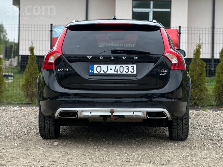 Melns Volvo V60 2016 Jelgava, ar dzinēja tilpumu 2.40 L un nobraukumu 0 tūkst. km par 12990 €, foto 6 vietnē AUTOMOTO.COM.LV