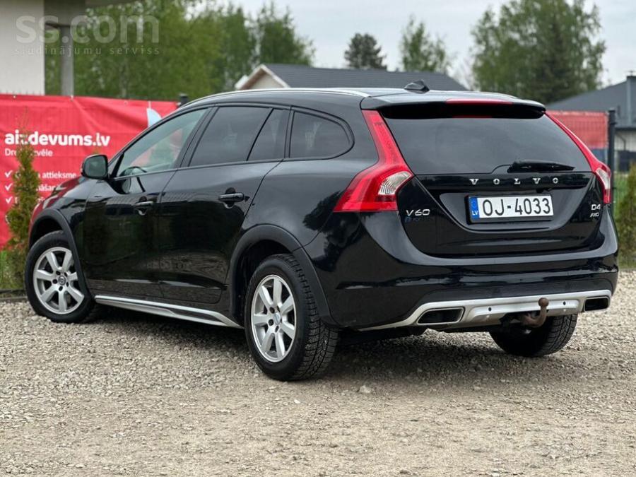 Melns Volvo V60 2016 Jelgava, ar dzinēja tilpumu 2.40 L un nobraukumu 0 tūkst. km par 12990 €, foto 7 vietnē AUTOMOTO.COM.LV