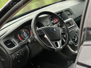 Melns Volvo V60 2016 Jelgava, ar dzinēja tilpumu 2.40 L un nobraukumu 0 tūkst. km par 12990 €, foto 8 vietnē AUTOMOTO.COM.LV