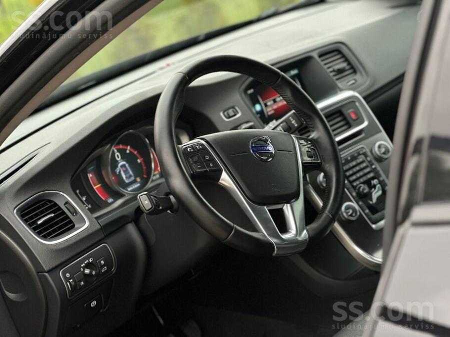 Melns Volvo V60 2016 Jelgava, ar dzinēja tilpumu 2.40 L un nobraukumu 0 tūkst. km par 12990 €, foto 8 vietnē AUTOMOTO.COM.LV