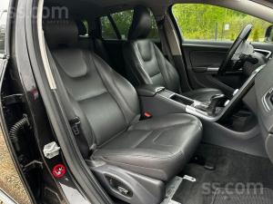 Melns Volvo V60 2016 Jelgava, ar dzinēja tilpumu 2.40 L un nobraukumu 0 tūkst. km par 12990 €, foto 12 vietnē AUTOMOTO.COM.LV